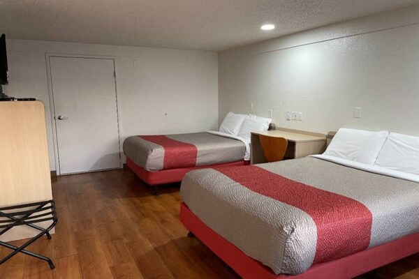 2 Full Beds  Mobil Access Tub Nsmk Micfridg - Hagerstown, MD