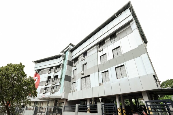 Collection O Kadavanthra Near South Railway Station - Kochi