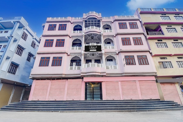 Super Collection O Ramgarh Mod Near Hawa Mahal Formerly Hotel Ng Palace - Jaipur