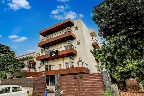 Super Collection O Sector 55 Noida Near Noida Stadium - Ghaziabad
