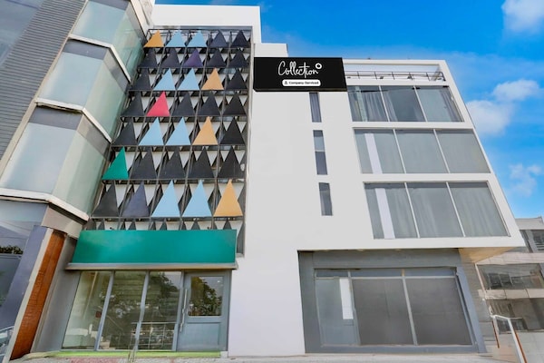 Super Collection O Sector 64 Near Worldmark Gurugram - Delhi