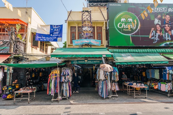 Spacious Family Retreat  Close To Khaosan Fun - Bangkok