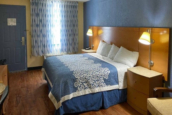 1 King Bed Mobility Accessible Ri Shower Nsmk - Richmond Hill, GA