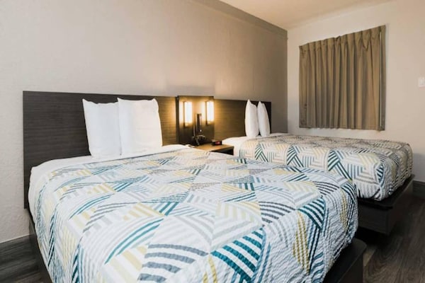 2 Full Beds  Smoking - Baytown, TX