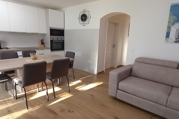 Two Bedroom Apartment With Private Pool - Privlaka