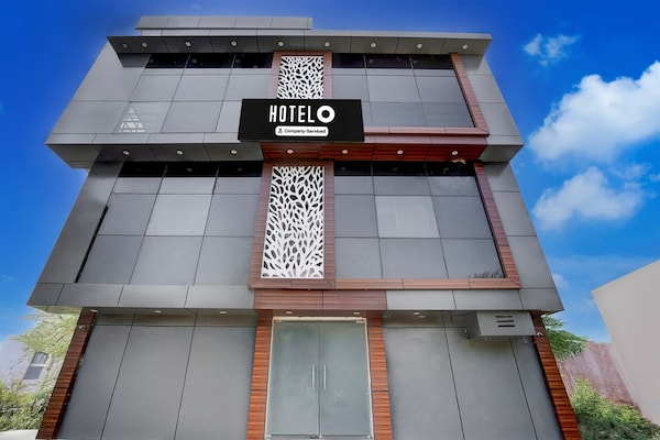 Super Hotel O Gomti Nagar Near Amity Formerly Hotel Green Apple - Lucknow
