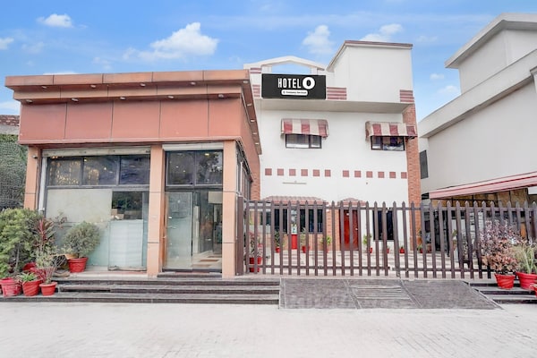 Super Hotel O Tyagi Road Near Railway Station - Dehradun