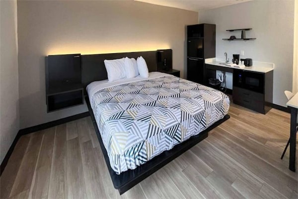 1 King Bed  Non-smoking Sofa-bed - Nacogdoches, TX