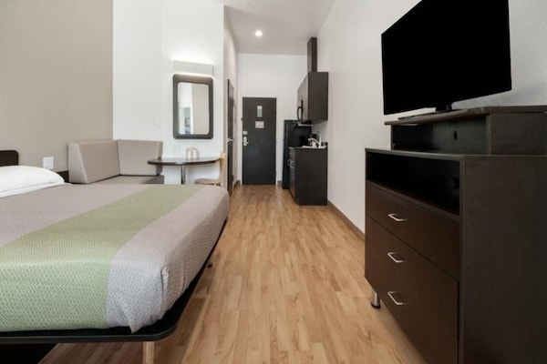 1 King Bed  Suite Non-smoking Kitchen - Corpus Christi, TX