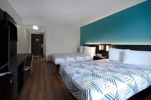2 Full Beds Micfridge - Hobart, IN