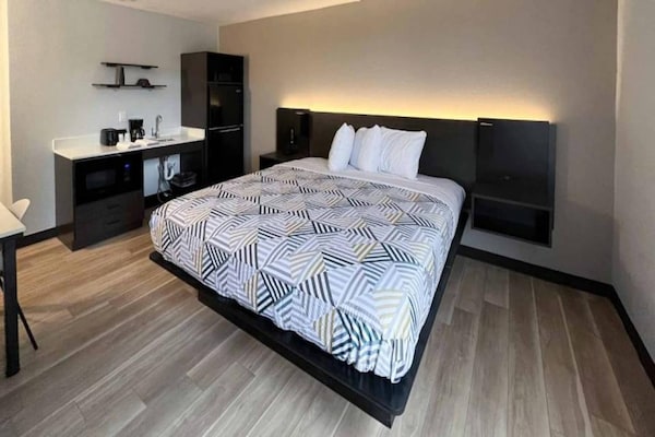 1 King Bed Mobil Access Tub Nsmk Kitchen - Nacogdoches, TX