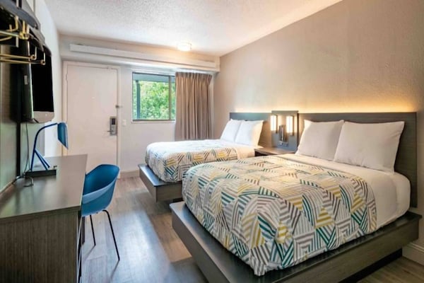 2 Full Beds  Non-smoking - Charlotte, NC