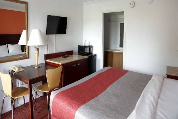 2 Full Beds  Non-smoking Micfridge - Waynesville, OH