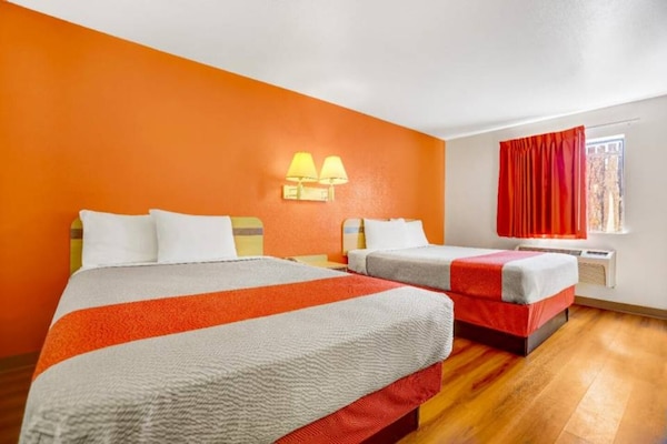 2 Queen Beds Non-smoking - Española, NM