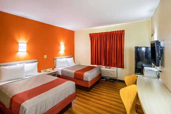 2 Full Beds  Non-smoking - Champaign, IL