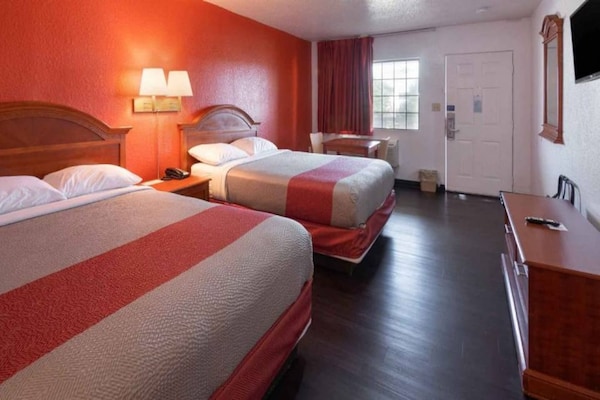 2 Queen Beds Non-smoking Micfridge - Montgomery, AL