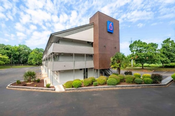 2 Full Beds Mobility Access Ri Shower Nsmk - Charlotte Douglas Airport (CLT)