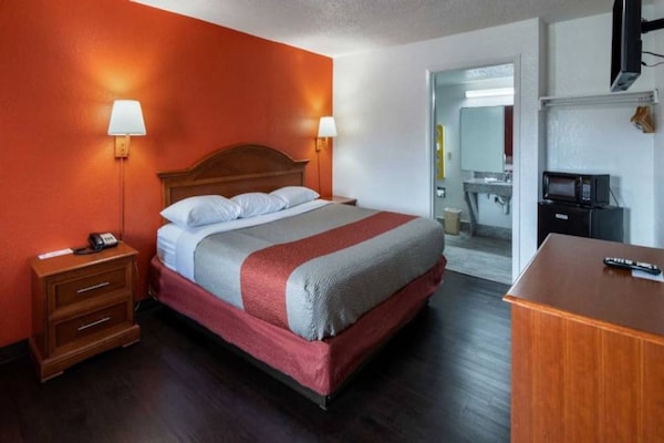 1 King Bed  Non-smoking Micfridge - Montgomery, AL