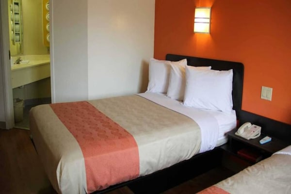 1 Queen Bed  Non-smoking - Ohio