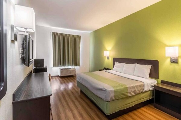 1 King Bed Suite Non-smoking - North Richland Hills, TX