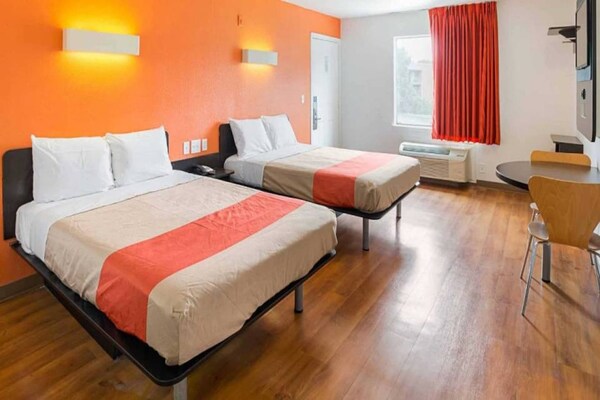 2 Full Beds  Non-smoking - Grand Prairie, TX
