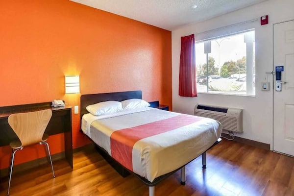 1 Queen Bed  Ada/ri Shower - Oakland, CA