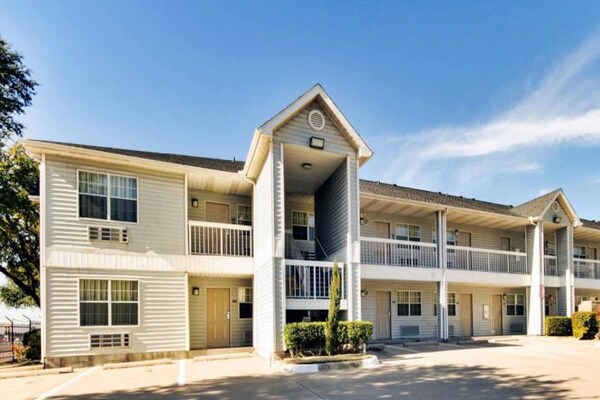 2 Full Beds  Non-smoking - Garland, TX