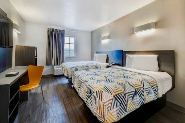 2 Queen Beds  Mobility Accessible Tub Nsmk - Mesquite, TX