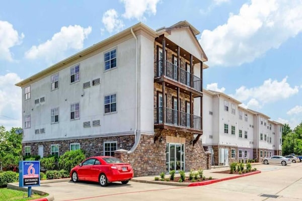 2 Full Beds  Non-smoking Kitchen - Delta Downs Racetrack, Hotel & Casino