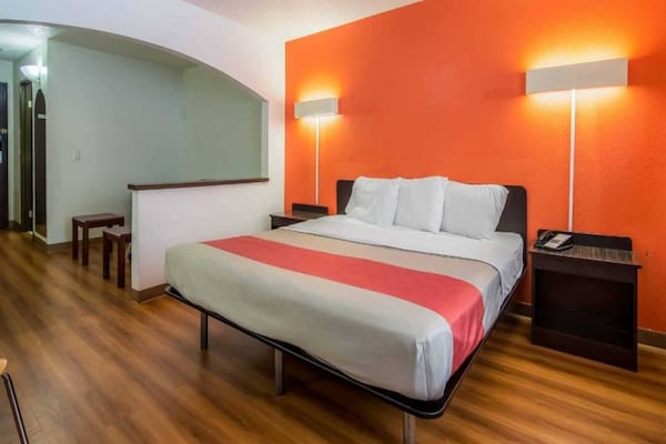 1 King Bed  Non-smoking - Richardson, TX