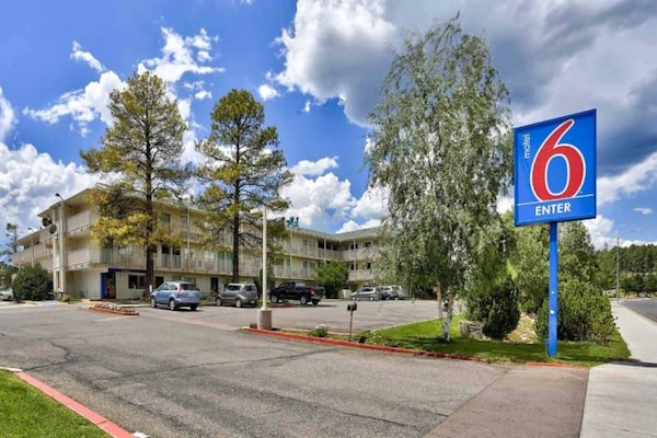 1 Full Bed Ada/tub/micfridge - Flagstaff