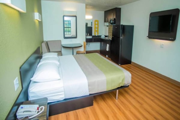 1 King Bed Non-smoking Kitchen - Palestine, TX