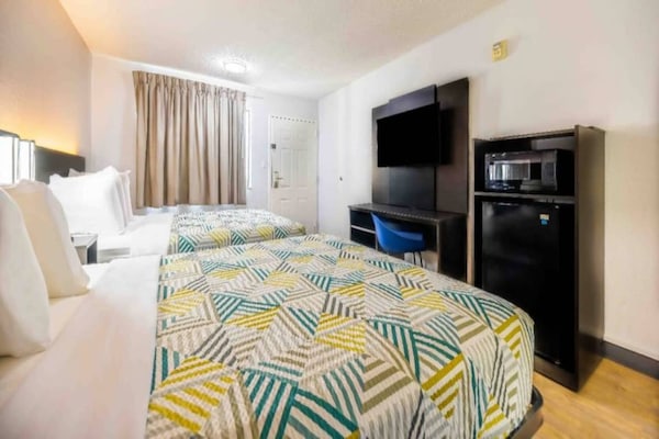 2 Full Beds Mobility Accessible Tub Nsmk - Bedford, TX