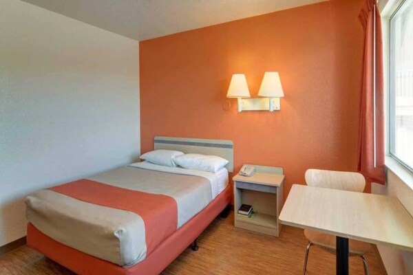 1 Full Bed Ada/tub/micfridge - Wyoming