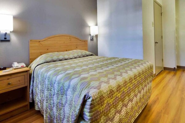 1 Queen Bed  Non-smoking - Richardson, TX