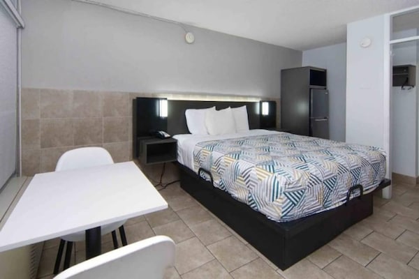 1 King Bed  Non-smoking Kitchen - Garland, TX