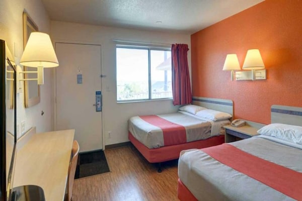 2 Full Beds  Micfridge - Casper, WY