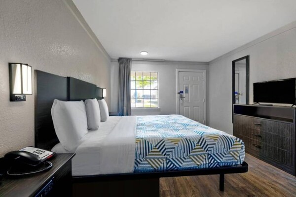 1 King Bed Mobility Accessible Tub Nsmk - 덴턴