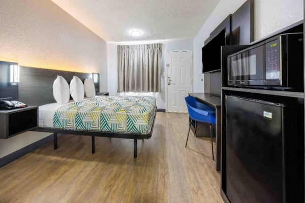 1 King Bed  Smoking - Fort Worth, TX