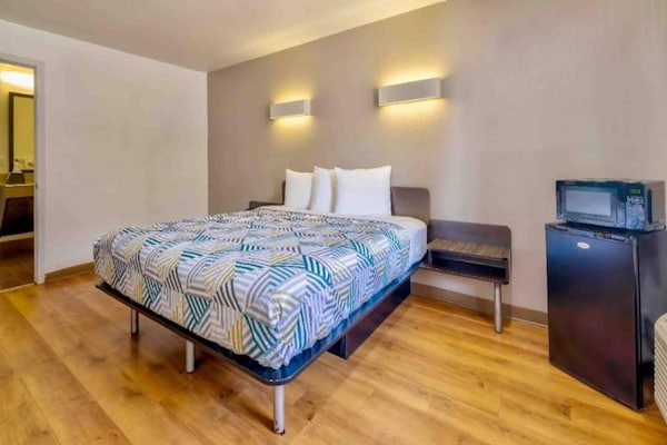 1 King Bed  Smoking - Bryan, TX