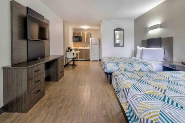 2 Queen Beds Suite Non-smoking - Richardson, TX