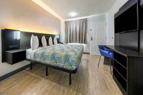 1 King Bed Non-smoking - Fort Worth, TX