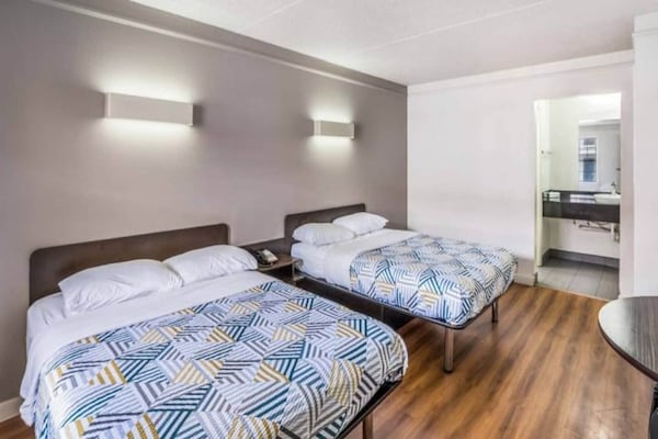 2 Full Beds Non - Smoking - Dallas, TX