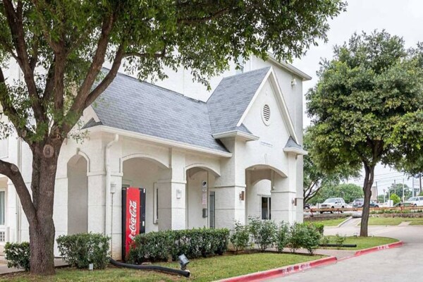 2 Full Beds  Smoking - Grand Prairie, TX