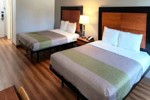 2 Queen Beds  Smoking - Ennis, TX
