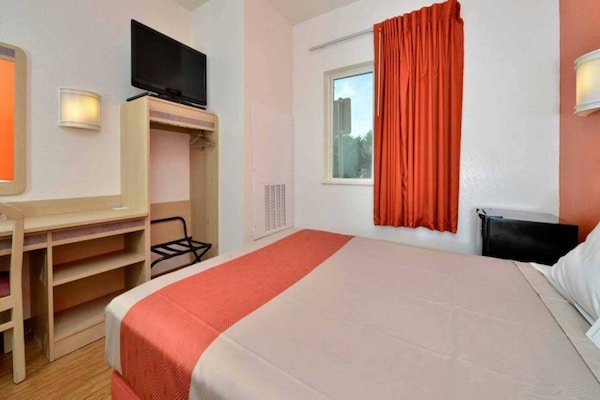 1 Queen Bed Non-smoking - McKinney, TX