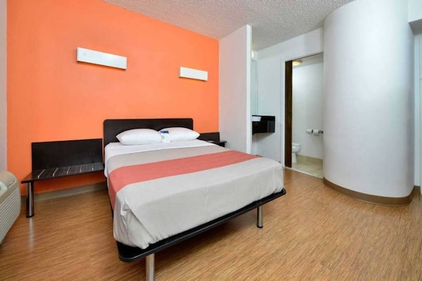 1 Queen Bed  Ada/ri Shower/non-smoking - Plano, TX