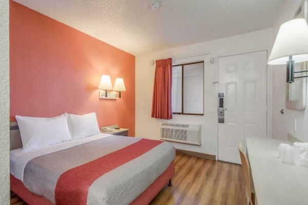 1 Queen Bed  Deluxe - Fairfield, CA