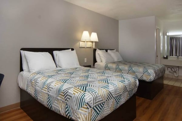 2 Queen Beds  Non-smoking Kitchen - Lancaster, TX