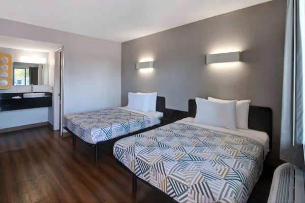 2 Queen Beds  Non-smoking - Como, TX